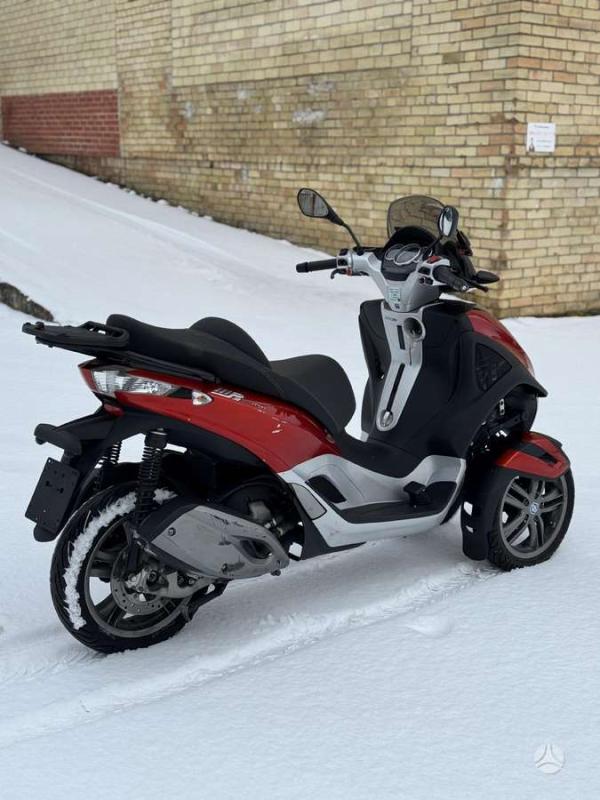 Red Piaggio MP3 2016 in Alytus, with an engine capacity of 0.28 L and mileage of 21 thousand km for 2300 €, photo 4 on AUTOMOTO.COM.LV