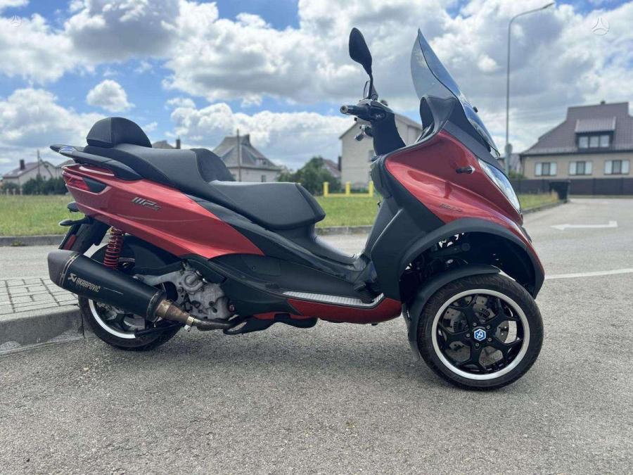 Red Piaggio MP3 2016 in Taurage, with an engine capacity of 0.50 L and mileage of 18 thousand km for 4500 €, photo 2 on AUTOMOTO.COM.LV
