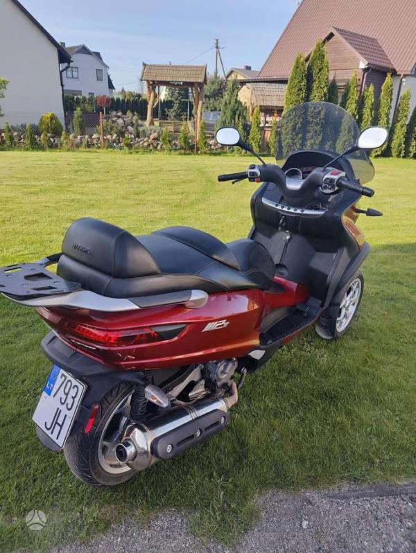 Sarkans Piaggio MP3 2017 Tauragė, ar dzinēja tilpumu 0.50 L un nobraukumu 40 tūkst. km par 3600 €, foto 5 vietnē AUTOMOTO.COM.LV
