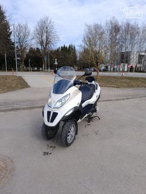Balts Piaggio MP3 2010 Mažeikiai, ar dzinēja tilpumu 0.13 L un nobraukumu 5 tūkst. km par 1150 €, foto 2 vietnē AUTOMOTO.COM.LV