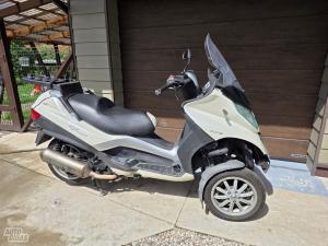 White Piaggio MP3 2012 in Pasvalys, with an engine capacity of 0.50 L and mileage of 70 thousand km for 1499 €, photo 3 on AUTOMOTO.COM.LV