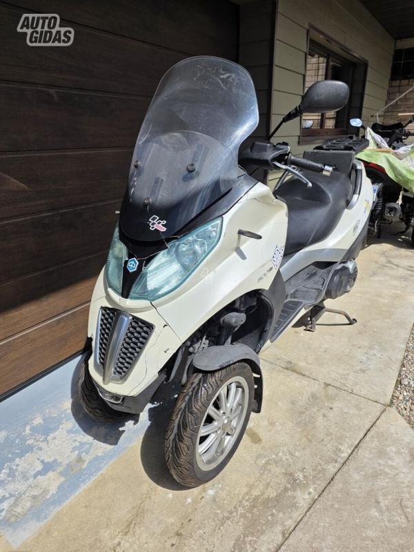 White Piaggio MP3 2012 in Pasvalys, with an engine capacity of 0.50 L and mileage of 70 thousand km for 1499 €, photo 6 on AUTOMOTO.COM.LV