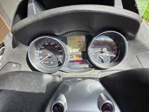 White Piaggio MP3 2012 in Pasvalys, with an engine capacity of 0.50 L and mileage of 70 thousand km for 1499 €, photo 11 on AUTOMOTO.COM.LV