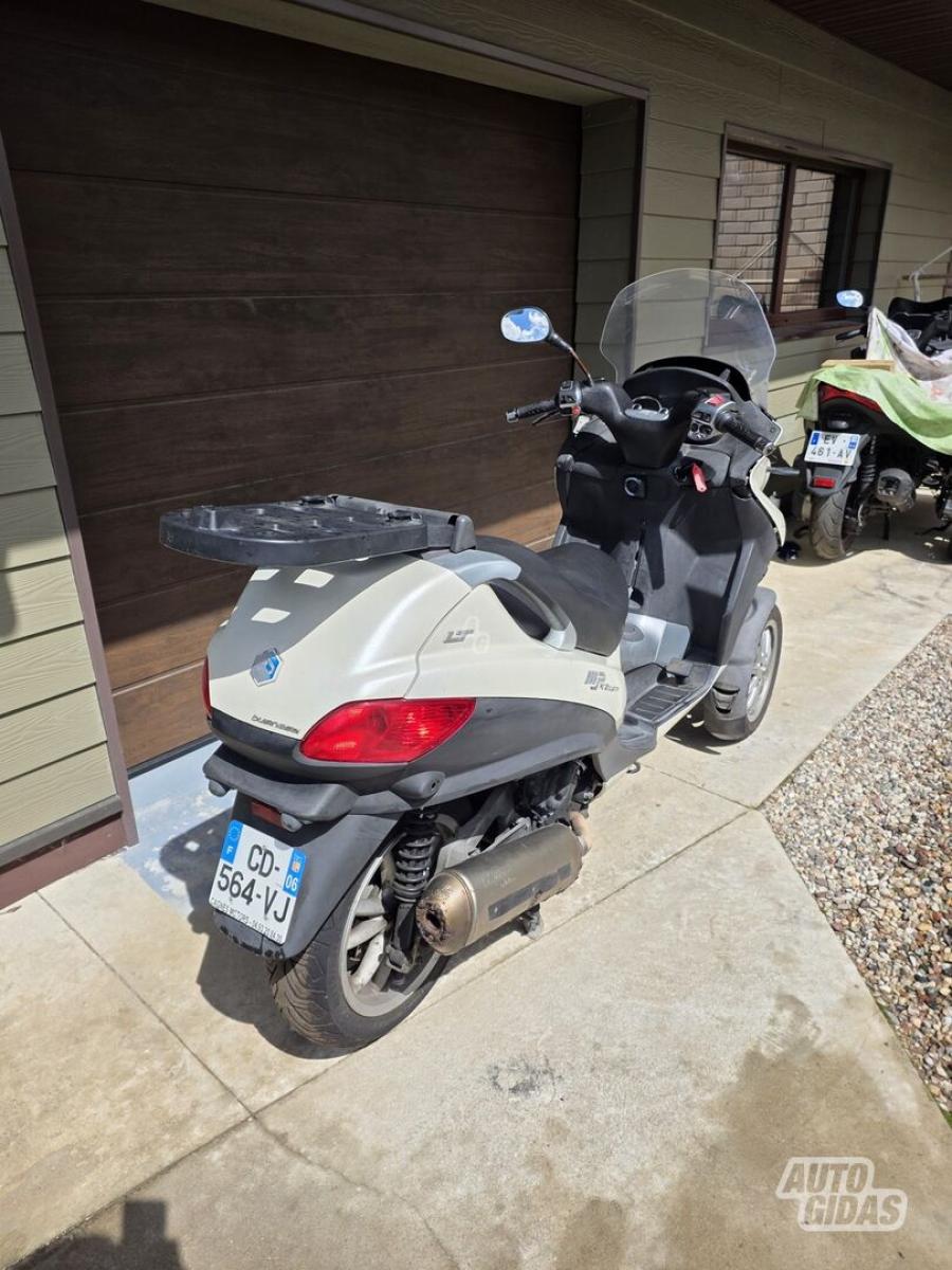 White Piaggio MP3 2012 in Pasvalys, with an engine capacity of 0.50 L and mileage of 70 thousand km for 1499 €, photo 12 on AUTOMOTO.COM.LV