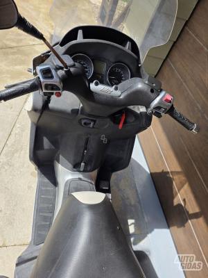 White Piaggio MP3 2012 in Pasvalys, with an engine capacity of 0.50 L and mileage of 70 thousand km for 1499 €, photo 22 on AUTOMOTO.COM.LV