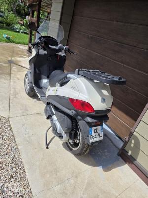 White Piaggio MP3 2012 in Pasvalys, with an engine capacity of 0.50 L and mileage of 70 thousand km for 1499 €, photo 23 on AUTOMOTO.COM.LV