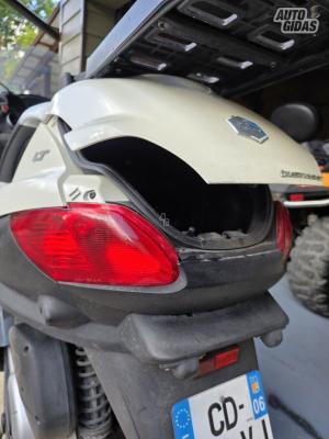 White Piaggio MP3 2012 in Pasvalys, with an engine capacity of 0.50 L and mileage of 70 thousand km for 1499 €, photo 24 on AUTOMOTO.COM.LV