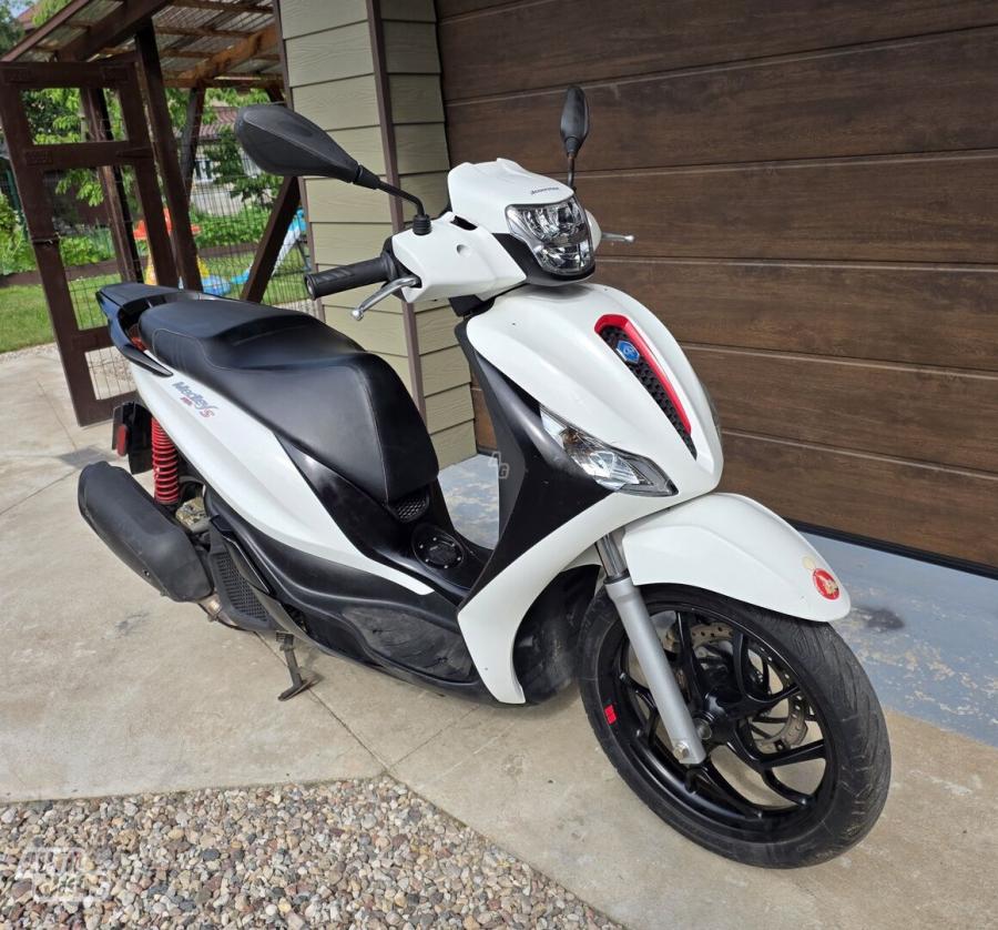 White Piaggio MP3 2012 in Pasvalys, with an engine capacity of 0.50 L and mileage of 70 thousand km for 1499 €, photo 28 on AUTOMOTO.COM.LV