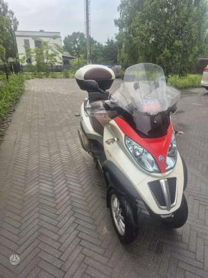 White Piaggio MP3 2014 in Kaunas, with an engine capacity of 0.50 L and mileage of 19 thousand km for 3850 €, photo 3 on AUTOMOTO.COM.LV