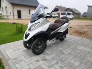 White Piaggio MP3 2015 in Taurage, with an engine capacity of 0.30 L and mileage of 36 thousand km for 2600 €, photo  on AUTOMOTO.COM.LV