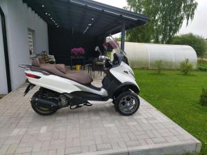 Balts Piaggio MP3 2015 Tauragė, ar dzinēja tilpumu 0.30 L un nobraukumu 36 tūkst. km par 2600 €, foto 4 vietnē AUTOMOTO.COM.LV