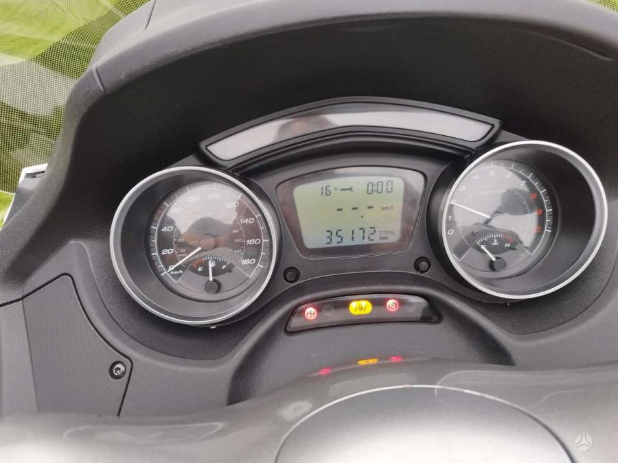 Balts Piaggio MP3 2015 Tauragė, ar dzinēja tilpumu 0.30 L un nobraukumu 36 tūkst. km par 2600 €, foto 7 vietnē AUTOMOTO.COM.LV