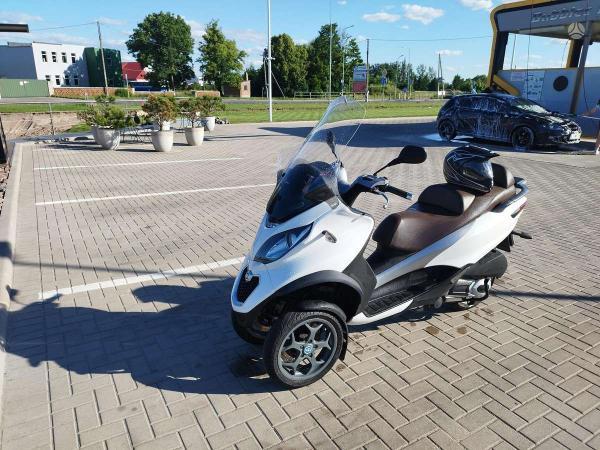 White Piaggio MP3 2015 in Taurage, with an engine capacity of 0.30 L and mileage of 36 thousand km for 2600 €, photo 10 on AUTOMOTO.COM.LV