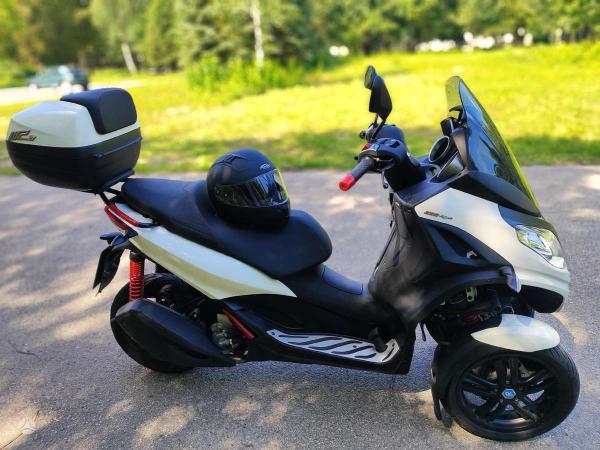 Balts Piaggio MP3 2021 Kauņa, ar dzinēja tilpumu 0.30 L un nobraukumu 5 tūkst. km par 4500 €, foto 1 vietnē AUTOMOTO.COM.LV
