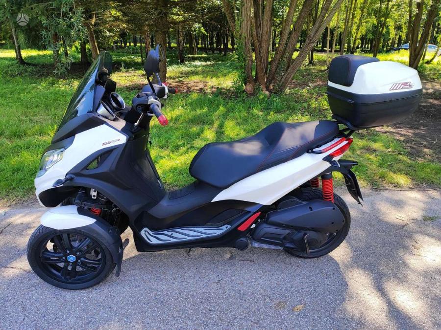 Balts Piaggio MP3 2021 Kauņa, ar dzinēja tilpumu 0.30 L un nobraukumu 5 tūkst. km par 4500 €, foto 2 vietnē AUTOMOTO.COM.LV