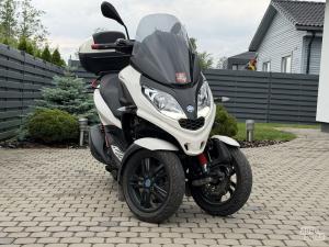 Balts Piaggio MP3 2021 Kauņa, ar dzinēja tilpumu 0.30 L un nobraukumu 6 tūkst. km par 3999 €, foto  vietnē AUTOMOTO.COM.LV