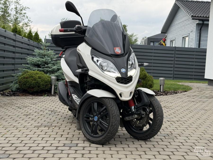 Balts Piaggio MP3 2021 Kauņa, ar dzinēja tilpumu 0.30 L un nobraukumu 6 tūkst. km par 3999 €, foto 1 vietnē AUTOMOTO.COM.LV