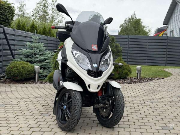 Balts Piaggio MP3 2021 Kauņa, ar dzinēja tilpumu 0.30 L un nobraukumu 6 tūkst. km par 3990 €, foto 1 vietnē AUTOMOTO.COM.LV