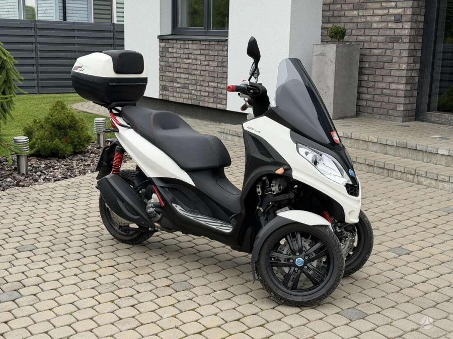 Белый Piaggio MP3 2021 в Каунас, объемом двигателя 0.30 л и пробегом 6 тыс. км за 3990 €, фото 3 на AUTOMOTO.COM.LV