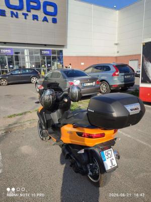 Dzeltens Piaggio MP3 2016 Šilutė, ar dzinēja tilpumu 0.50 L un nobraukumu 17 tūkst. km par 3900 €, foto  vietnē AUTOMOTO.COM.LV