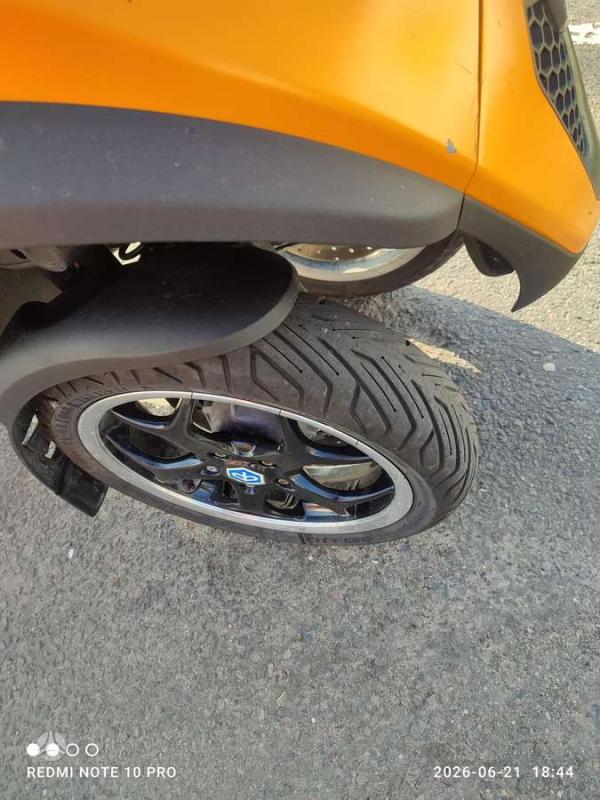 Dzeltens Piaggio MP3 2016 Šilutė, ar dzinēja tilpumu 0.50 L un nobraukumu 17 tūkst. km par 3900 €, foto 7 vietnē AUTOMOTO.COM.LV