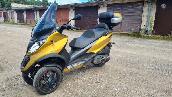 Yellow Piaggio MP3 2020 in Kaunas, with an engine capacity of 0.50 L and mileage of 8 thousand km for 5900 €, photo 2 on AUTOMOTO.COM.LV