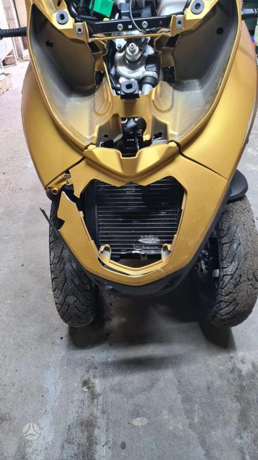 Желтый Piaggio MP3 2020 в Каунас, объемом двигателя 0.50 л и пробегом 8 тыс. км за 5900 €, фото 16 на AUTOMOTO.COM.LV