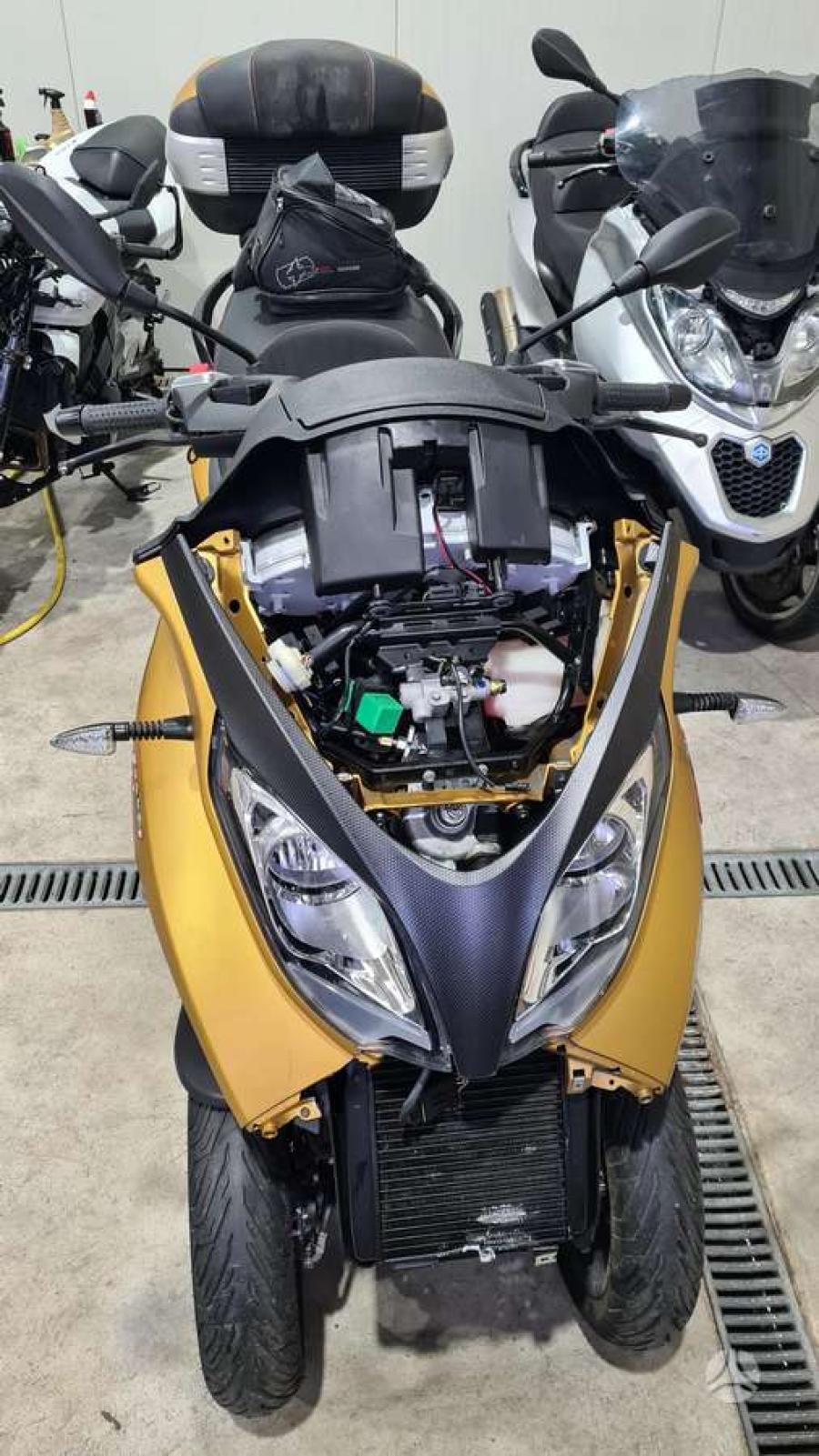 Желтый Piaggio MP3 2020 в Каунас, объемом двигателя 0.50 л и пробегом 8 тыс. км за 5900 €, фото 18 на AUTOMOTO.COM.LV