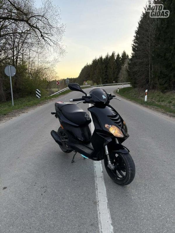 Черный Piaggio NRG 2006 в Купишкис, объемом двигателя 0.05 л и пробегом 13 тыс. км за 1250 €, фото 1 на AUTOMOTO.COM.LV