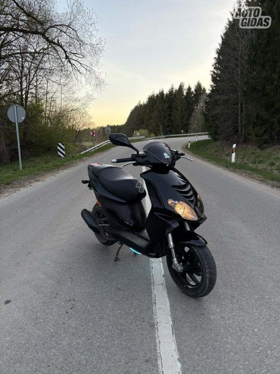 Черный Piaggio NRG 2006 в Купишкис, объемом двигателя 0.05 л и пробегом 13 тыс. км за 1250 €, фото 1 на AUTOMOTO.COM.LV