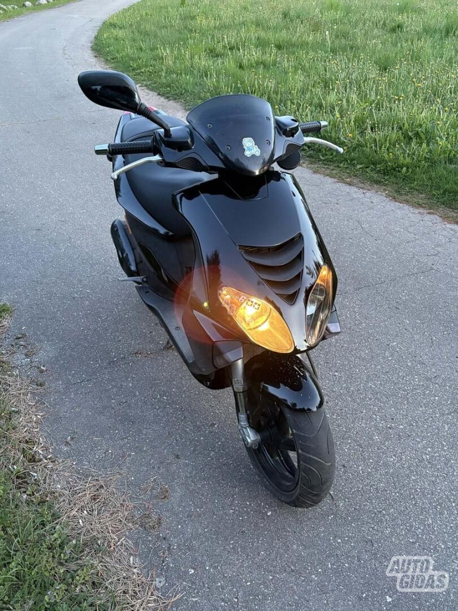 Черный Piaggio NRG 2006 в Купишкис, объемом двигателя 0.05 л и пробегом 13 тыс. км за 1250 €, фото 4 на AUTOMOTO.COM.LV