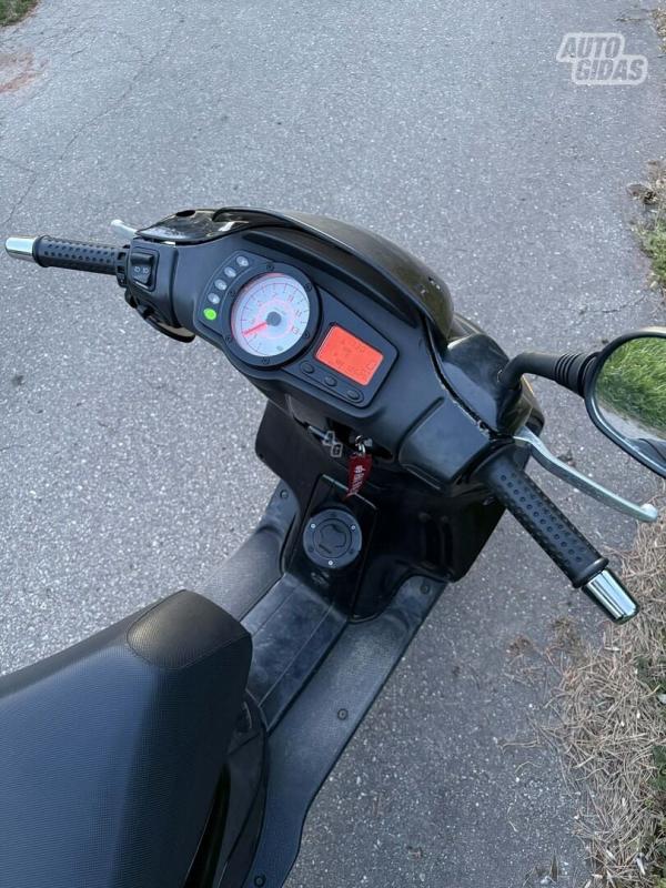 Черный Piaggio NRG 2006 в Купишкис, объемом двигателя 0.05 л и пробегом 13 тыс. км за 1250 €, фото 10 на AUTOMOTO.COM.LV