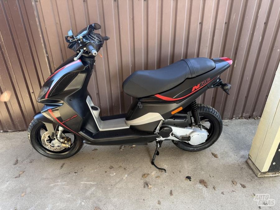 Black Piaggio NRG 2007 in Kaunas, with an engine capacity of 0.05 L and mileage of 11 thousand km for 1350 €, photo 8 on AUTOMOTO.COM.LV