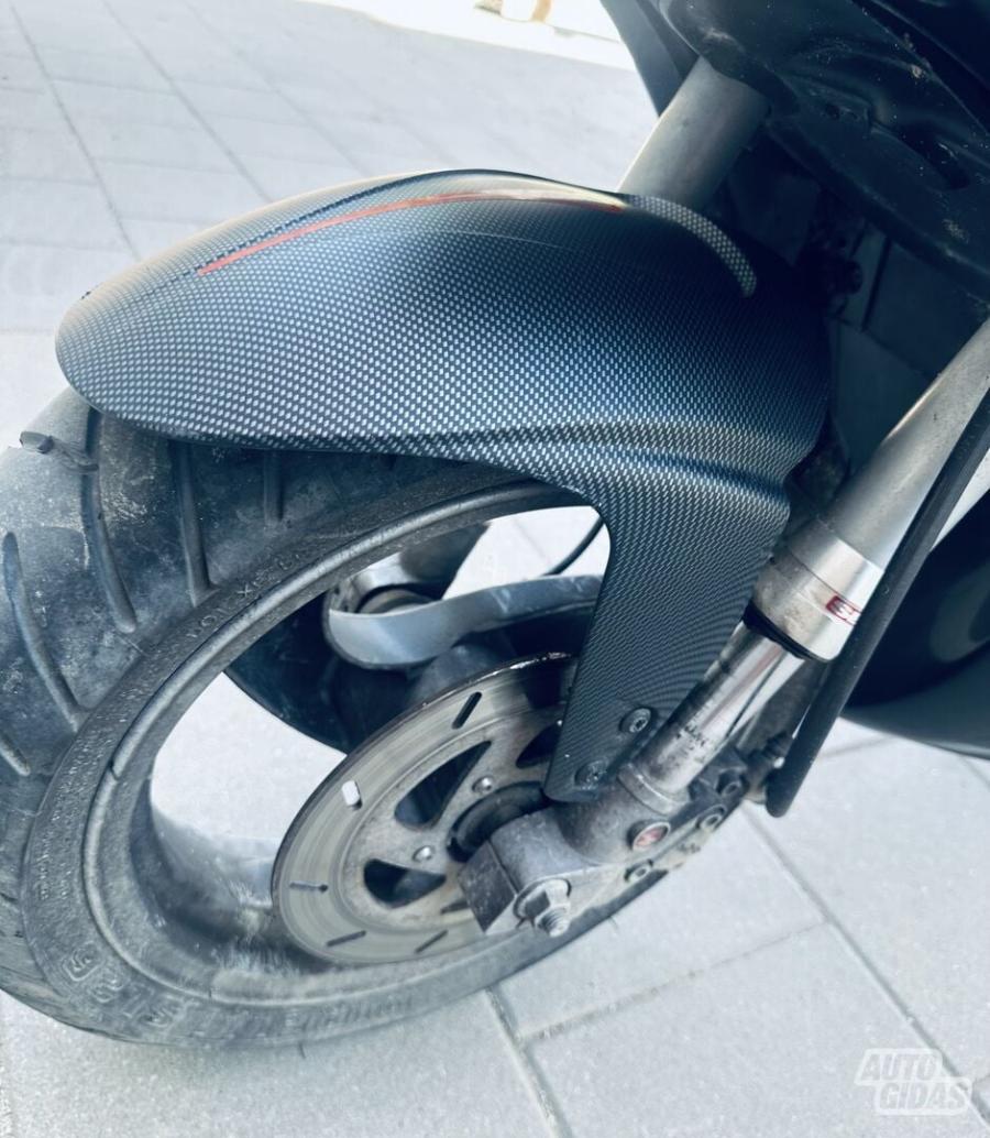 Black Piaggio NRG 2007 in Klaipeda, with an engine capacity of 0.05 L and mileage of 11 thousand km for 1150 €, photo 7 on AUTOMOTO.COM.LV