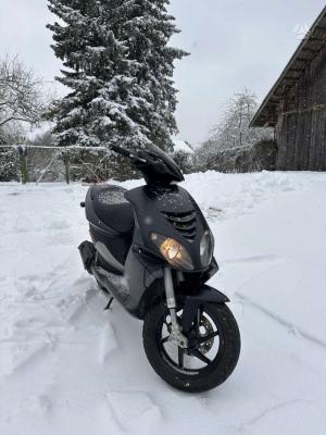 Black Piaggio NRG 2008 in Trakai, with an engine capacity of 50.00 L and mileage of 37 thousand km for 1100 €, photo 2 on AUTOMOTO.COM.LV