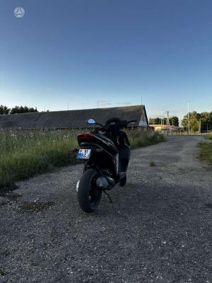 Black Piaggio NRG 2008 in Trakai, with an engine capacity of 50.00 L and mileage of 37 thousand km for 1100 €, photo 5 on AUTOMOTO.COM.LV