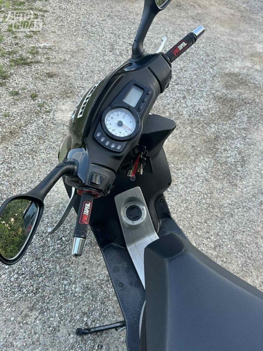 Черный Piaggio NRG 2009 в Вильнюс, объемом двигателя 0.05 л и пробегом 26 тыс. км за 1450 €, фото 5 на AUTOMOTO.COM.LV