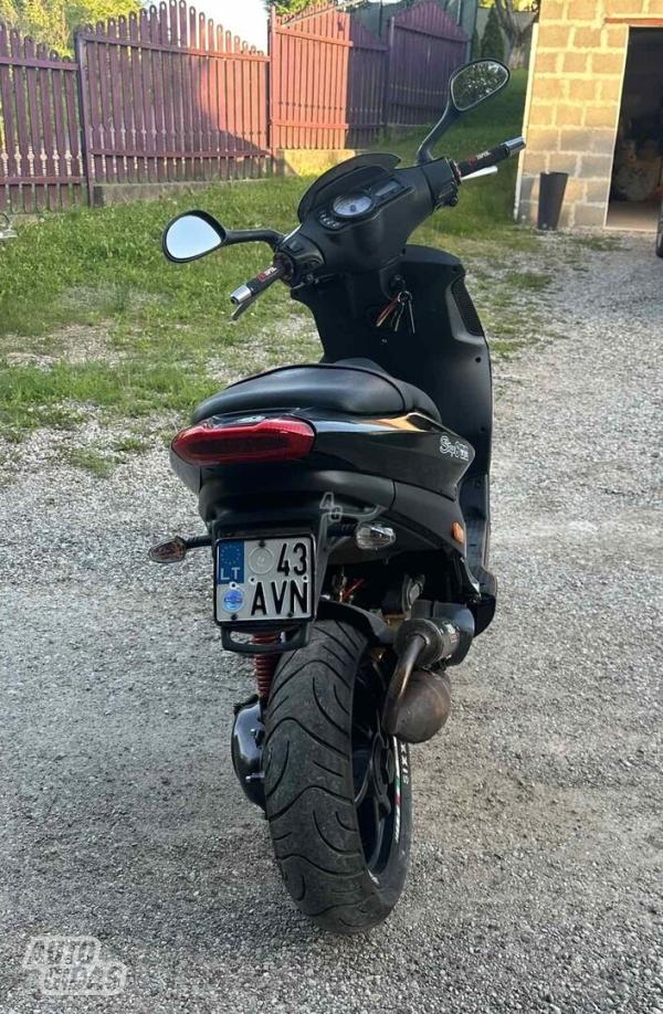 Black Piaggio NRG 2009 in Vilnius, with an engine capacity of 0.05 L and mileage of 26 thousand km for 1450 €, photo 7 on AUTOMOTO.COM.LV