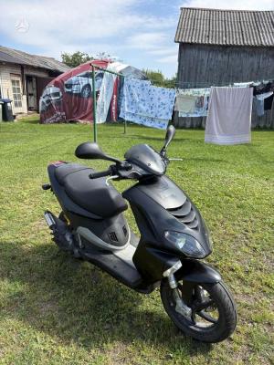 Black Piaggio NRG 2009 in Vilnius, with an engine capacity of 49.00 L and mileage of 8 thousand km for 600 €, photo 4 on AUTOMOTO.COM.LV