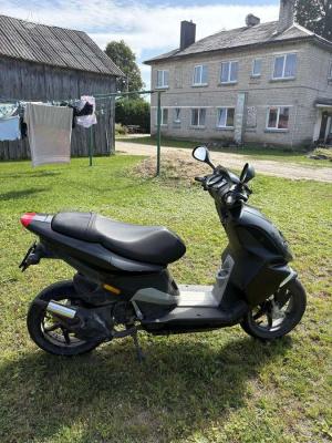 Black Piaggio NRG 2009 in Vilnius, with an engine capacity of 49.00 L and mileage of 8 thousand km for 600 €, photo 5 on AUTOMOTO.COM.LV