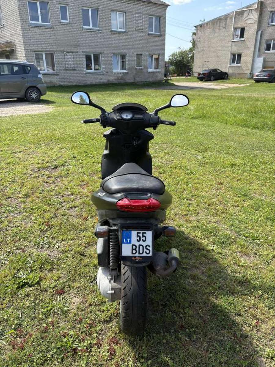 Black Piaggio NRG 2009 in Vilnius, with an engine capacity of 49.00 L and mileage of 8 thousand km for 600 €, photo 8 on AUTOMOTO.COM.LV