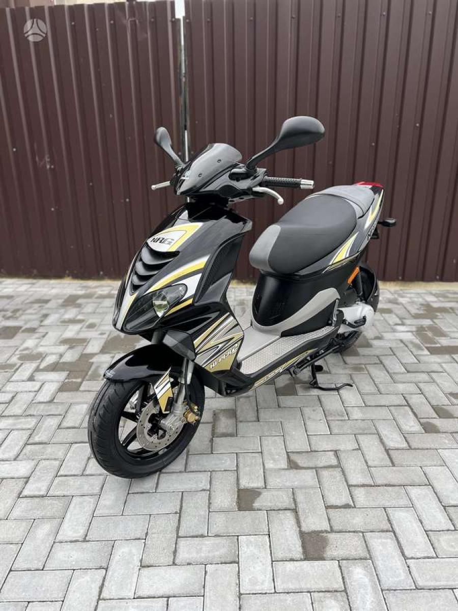 Черный Piaggio NRG 2010 в Каунас, объемом двигателя 49.00 л и пробегом 21 тыс. км за 1450 €, фото 3 на AUTOMOTO.COM.LV