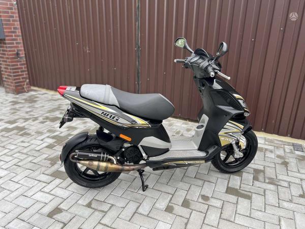 Черный Piaggio NRG 2010 в Каунас, объемом двигателя 49.00 л и пробегом 21 тыс. км за 1450 €, фото 5 на AUTOMOTO.COM.LV