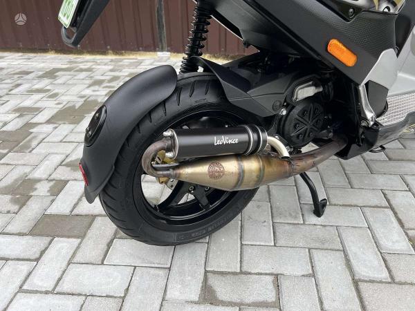 Черный Piaggio NRG 2010 в Каунас, объемом двигателя 49.00 л и пробегом 21 тыс. км за 1450 €, фото 10 на AUTOMOTO.COM.LV
