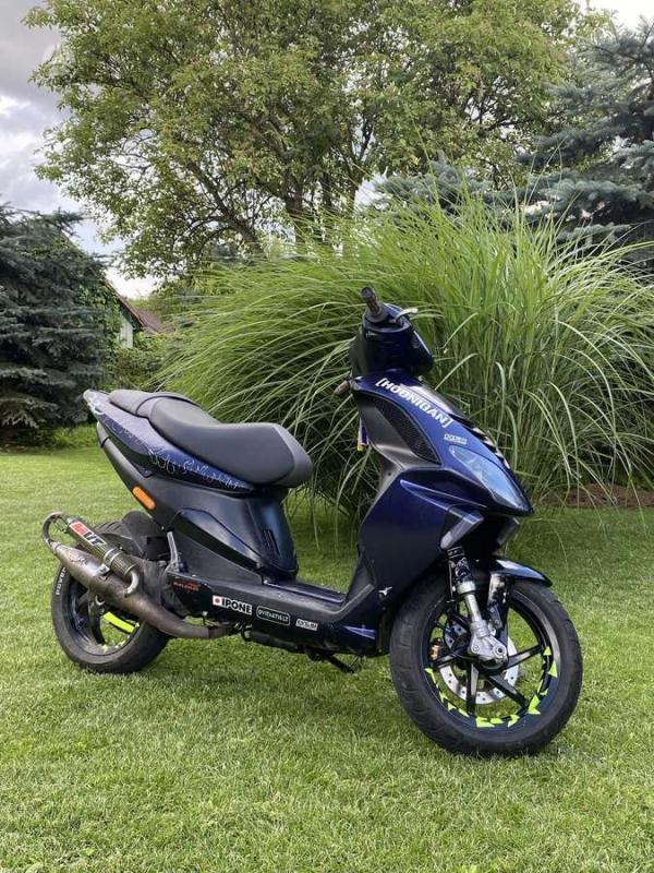 Black Piaggio NRG 2010 in Birzai, with an engine capacity of 70.00 L and mileage of 36 thousand km for 1000 €, photo 2 on AUTOMOTO.COM.LV
