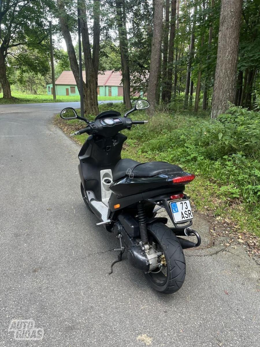 Black Piaggio NRG 2012 in Kaunas, with an engine capacity of 0.07 L and mileage of 23 thousand km for 1450 €, photo 6 on AUTOMOTO.COM.LV