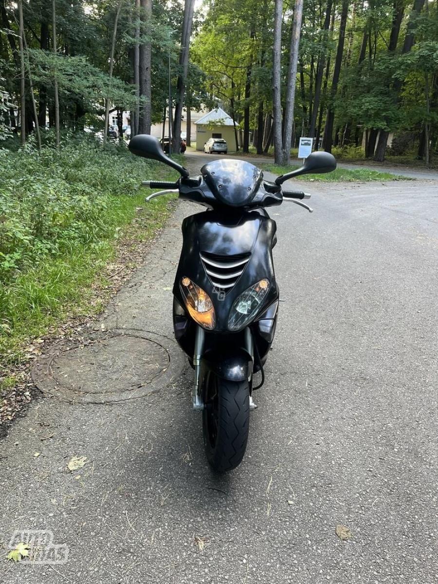 Black Piaggio NRG 2012 in Kaunas, with an engine capacity of 0.07 L and mileage of 23 thousand km for 1450 €, photo 7 on AUTOMOTO.COM.LV
