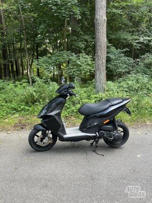 Black Piaggio NRG 2012 in Kaunas, with an engine capacity of 0.07 L and mileage of 23 thousand km for 1450 €, photo 8 on AUTOMOTO.COM.LV