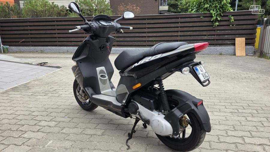 Black Piaggio NRG 2013 in Palanga, with an engine capacity of 0.05 L and mileage of 15 thousand km for 1450 €, photo 3 on AUTOMOTO.COM.LV