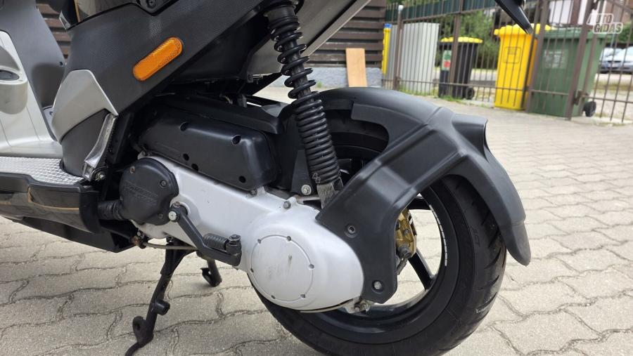 Black Piaggio NRG 2013 in Palanga, with an engine capacity of 0.05 L and mileage of 15 thousand km for 1450 €, photo 7 on AUTOMOTO.COM.LV